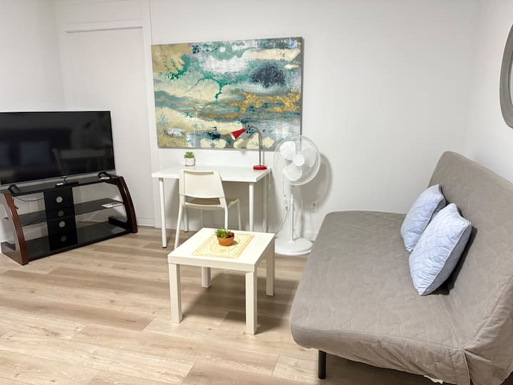 Comfortable & Tidy 1-bedroom Suite - New Westminster