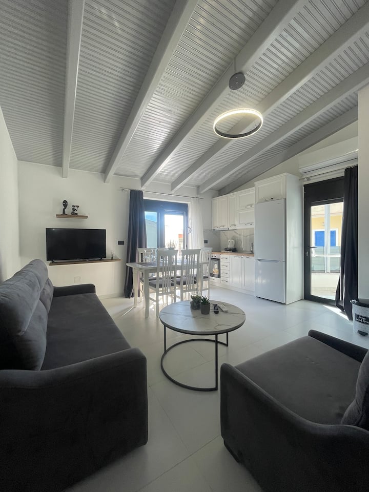 Sea View Apartament / 2 Balconies/ 5 Guests. - Saranda