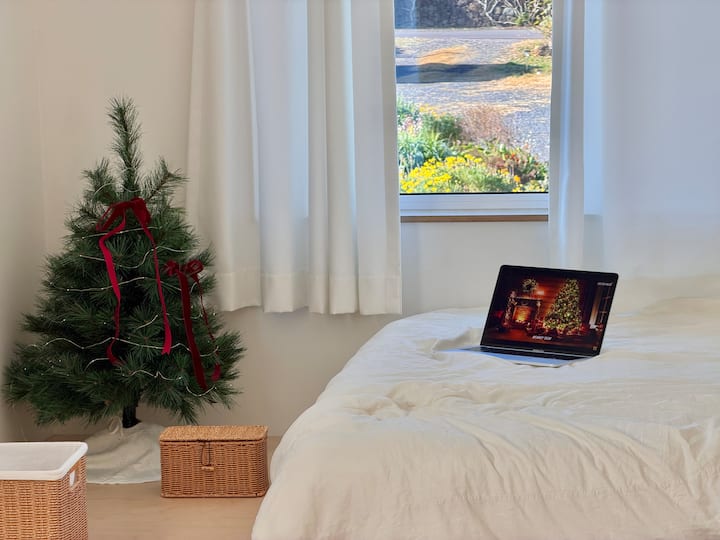 임미임미 [단층독채] 김녕해수욕장/무료불멍/넷플릭스/400평정원/셀프무료조식/취사가능 - Jeju