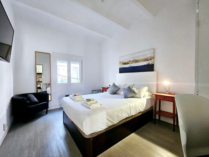 Bright Apartment W/ Private Terrace & Wi-fi - Badalona