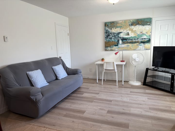 Bright & Tidy 2 Bedrooms Suite - Burnaby