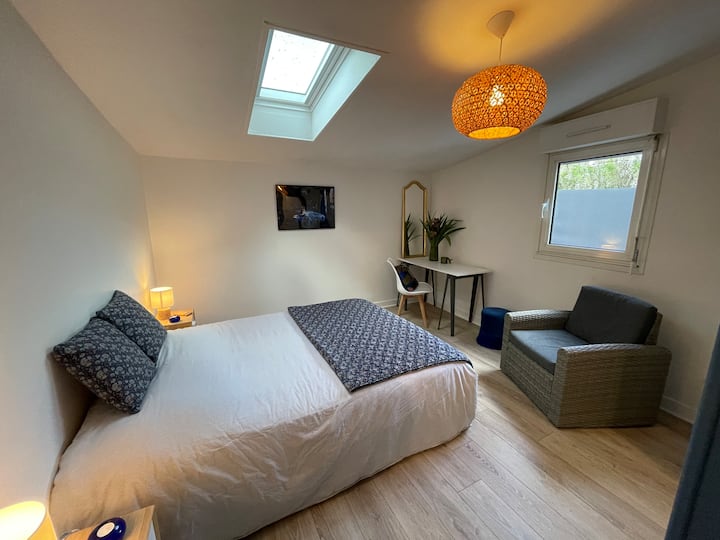 Chambre Bleue Avec Vélo Bleu - Saintes
