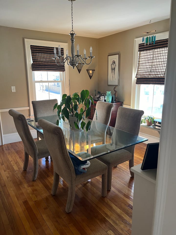 Two Bedrooms, Two Bath Condo For 4 In Marblehead - Salem, MA