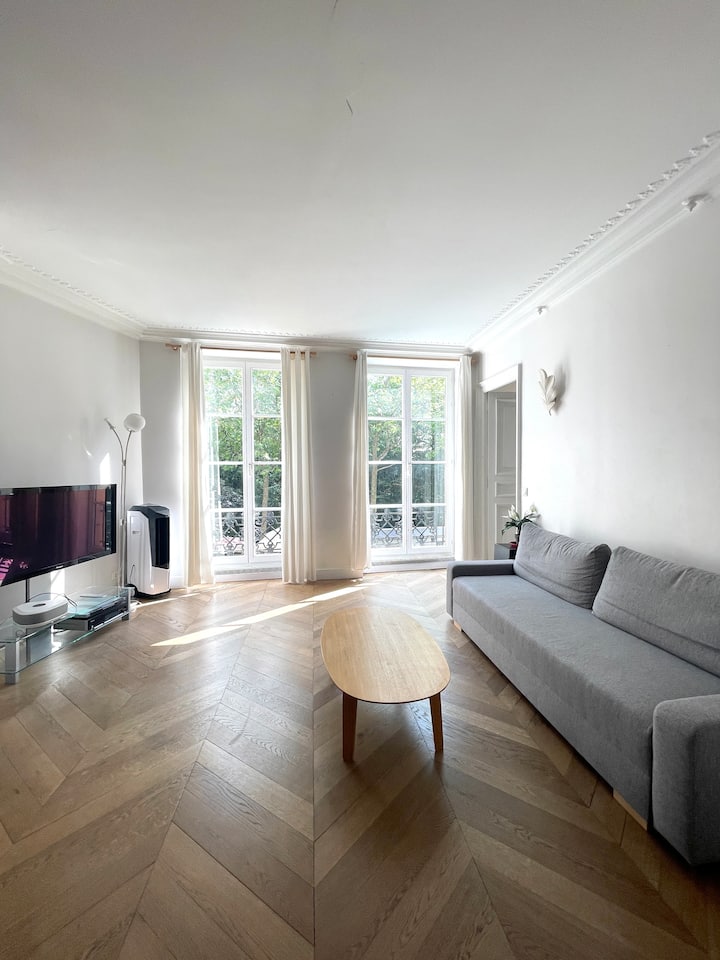 Grand Appartement Dans Le 1er Arrondissement - Paris