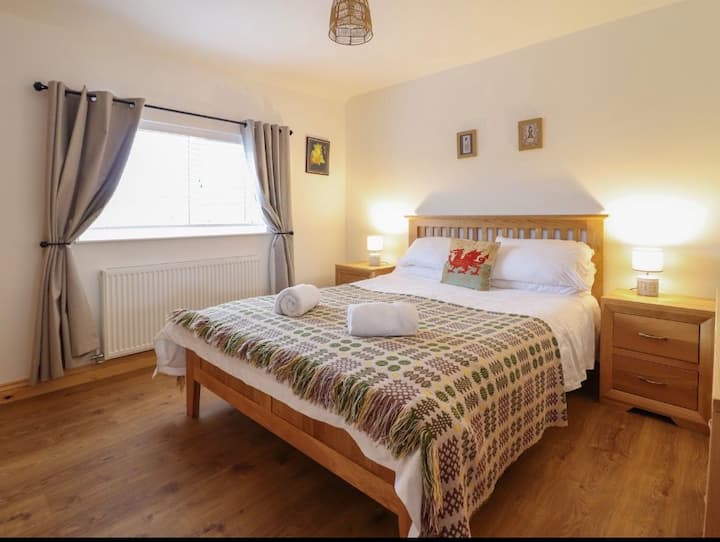 Bala Near Snowdonia,
Whitewater, Zip World 2 Pets. - Gwynedd