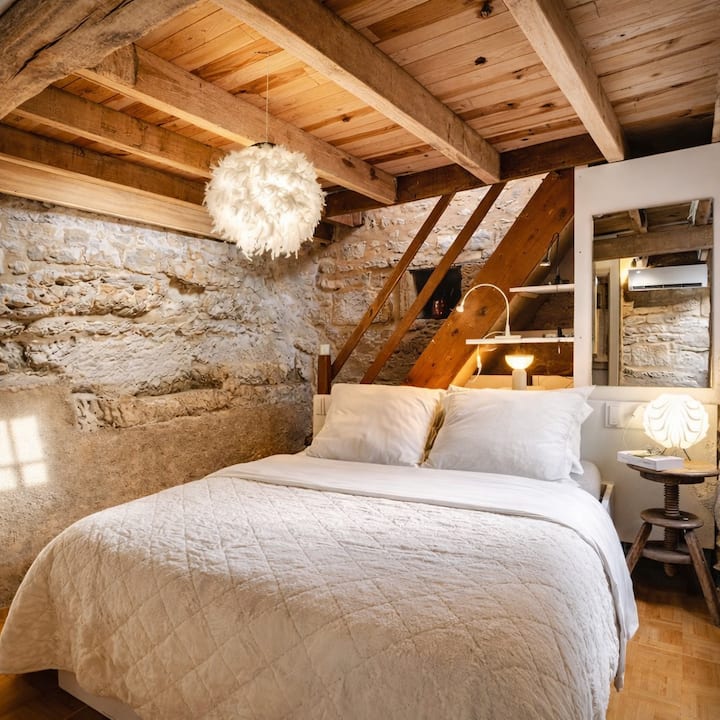 Chambre Atypique Creusée Dans La Roche. - Les Eyzies-de-Tayac-Sireuil