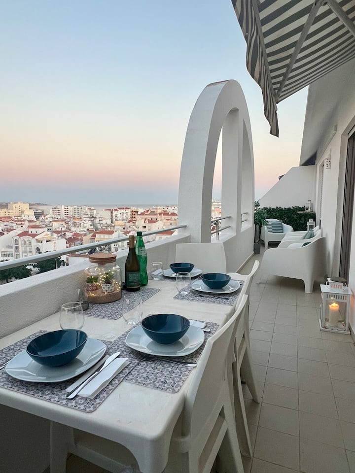 Alegria: Terrasse, Superbe Vue à 300m De La Plage! - Armação de Pêra