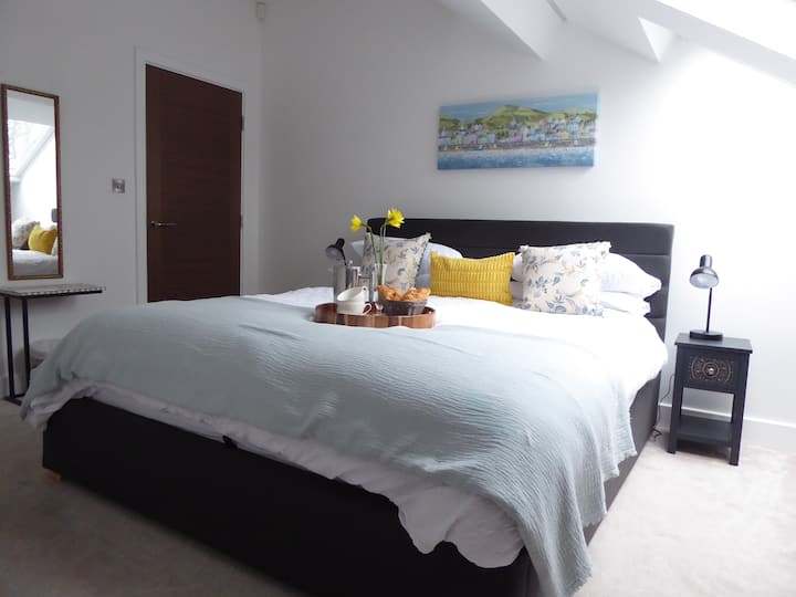 5 Min Walk To Town: Safe Modern Spacious + Parking - Harrogate