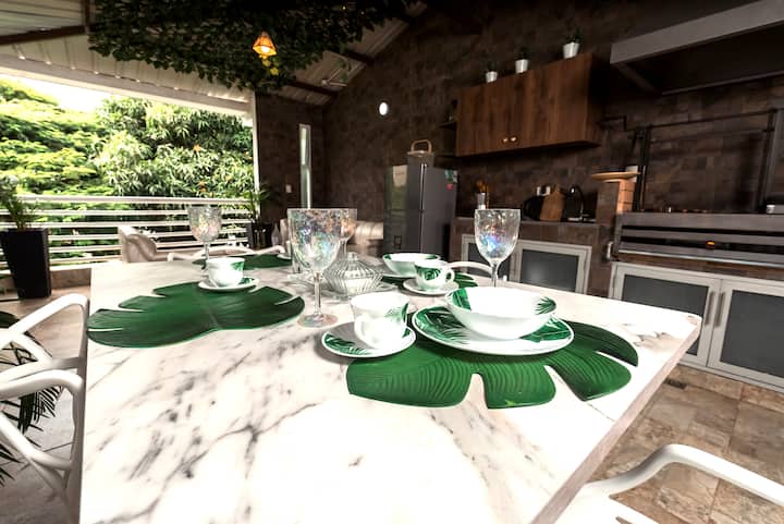 Hermosa Habitación Con Terraza. - Cali