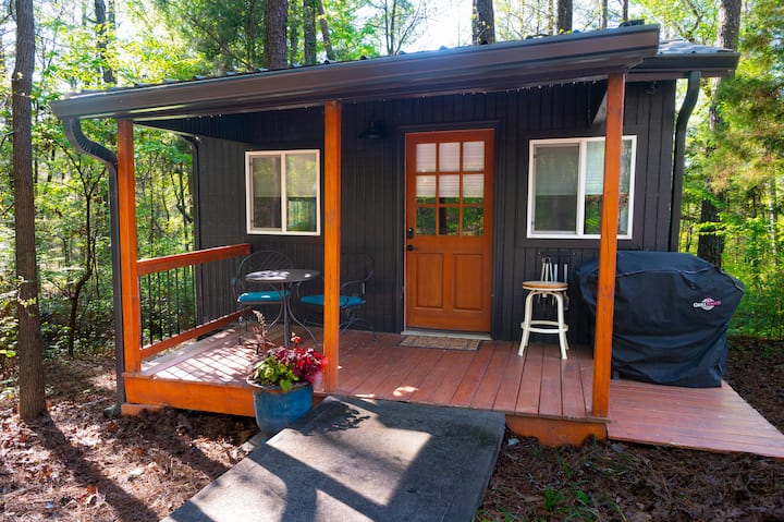 Charming Studio Cottage: The Cozy Cottage - Cartersville, GA