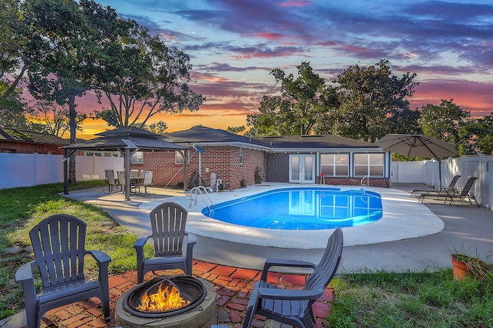 Blue Oasis Pool Home, Patio And Gazebo - Orange Park, FL