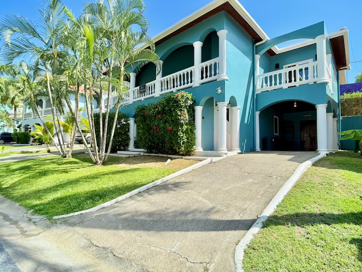 Cozy Condo 2a @ Sunset Villas, West End - Islas de la Bahía