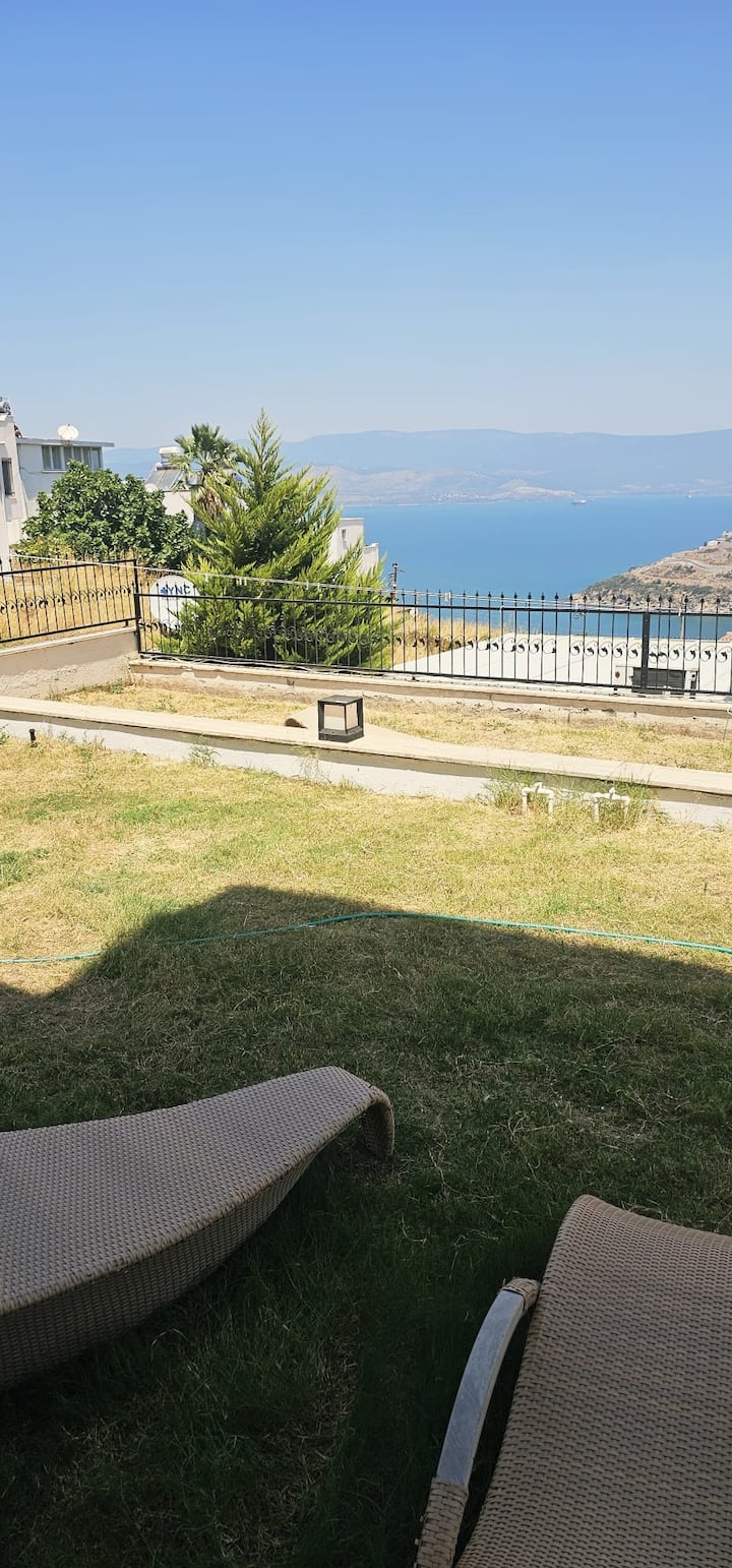 Boğaziçi'nde Huzurlu Bahçe Dubleksi/havuz-manzara - Güllük