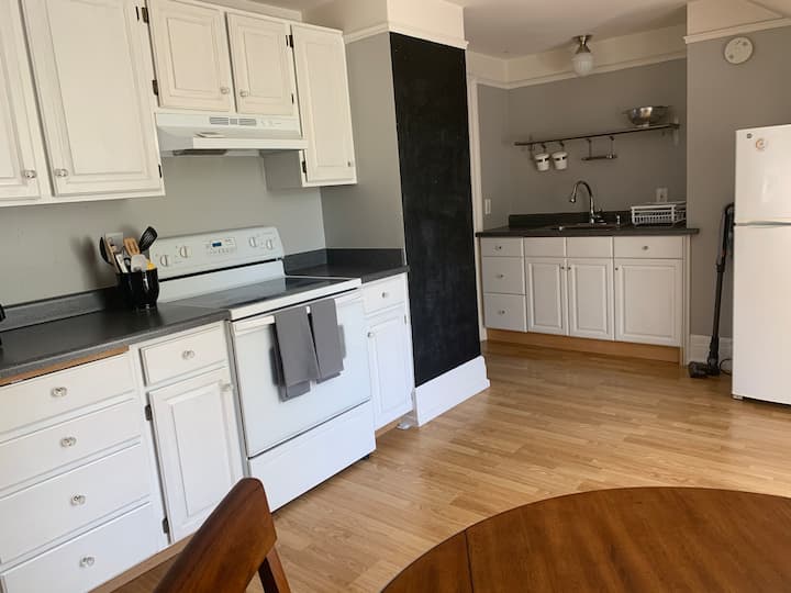 Beautiful Furnished Apt #4 In Historic Building - Tacoma, WA