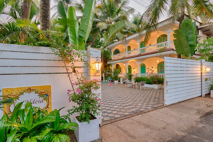 Villa La Aldeia 8bdr Near Baga Beach - Goa
