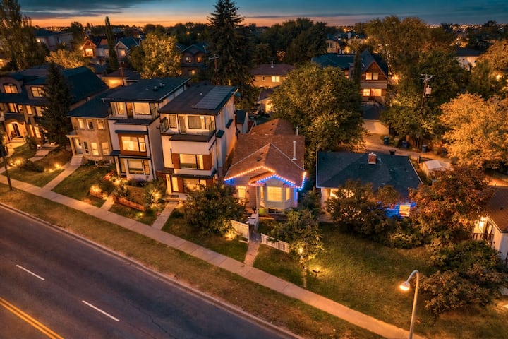 5br Near Foothills Hospital | Bow River | Spacious - Calgary