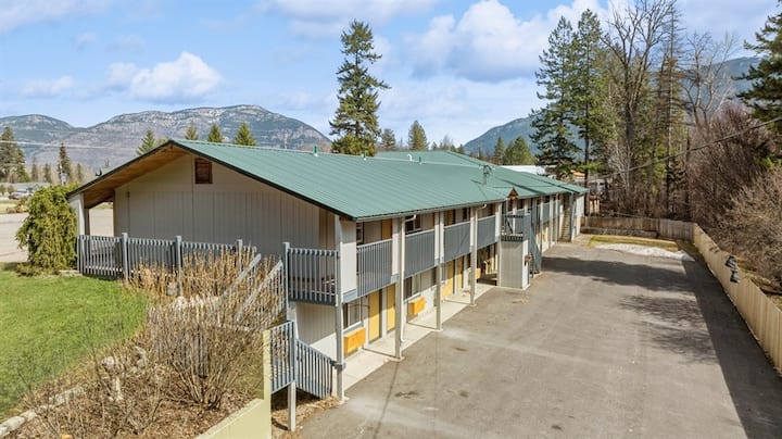 #12 King Bed Room Just 17 Miles To Gnp - Montana