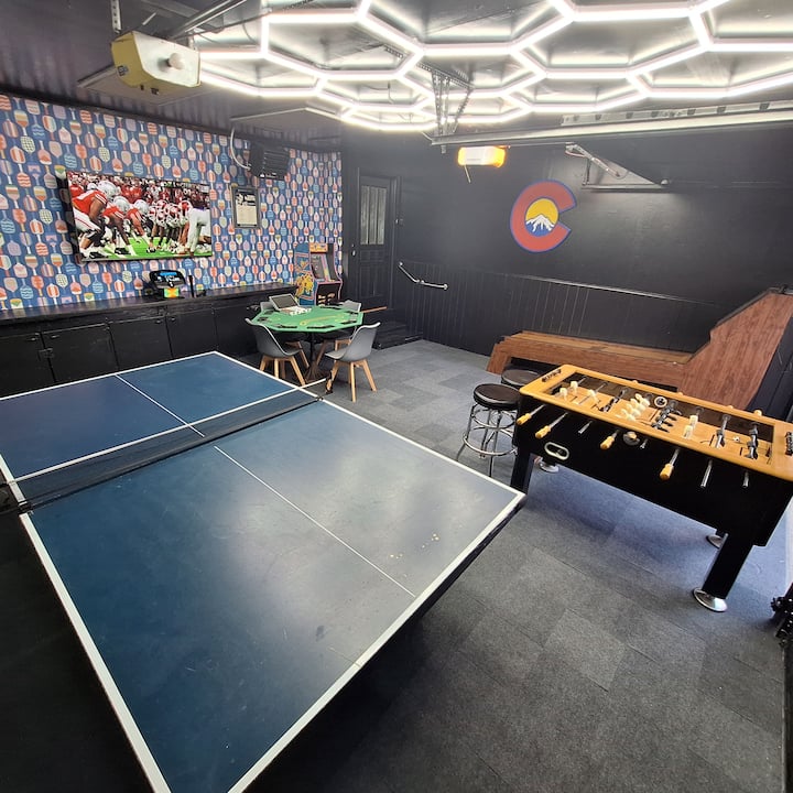 Hot Tub *Sleeps 16 *Arcade "Firepit * Pickleball - Wheat Ridge, CO