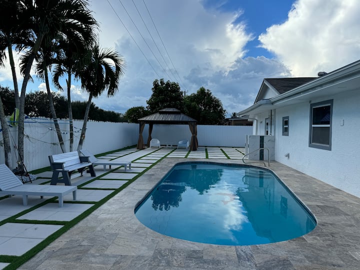 Palms Villa - Heated Pool - Royal Palm Beach, FL