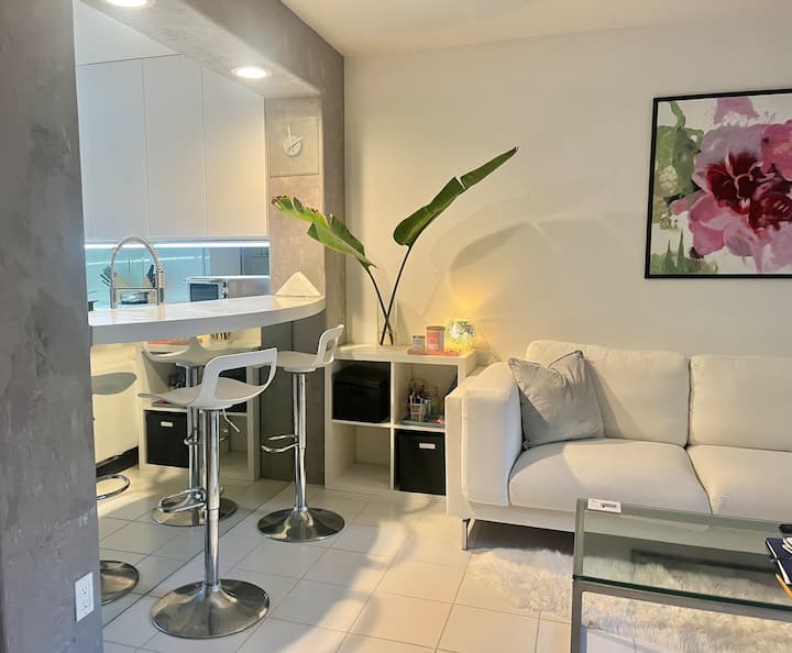 Contemporary East Beach 1 Bedroom Condo - Santa Barbara, CA