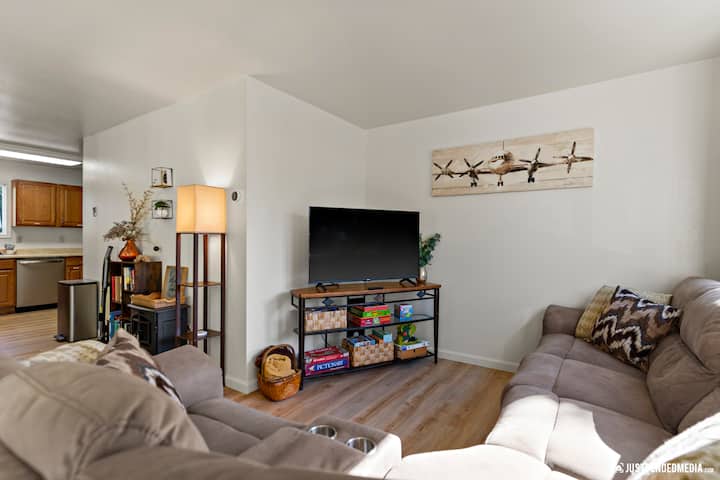 3-br Home W/easy Access To Nature, Shops, Airport - Anchorage, AK