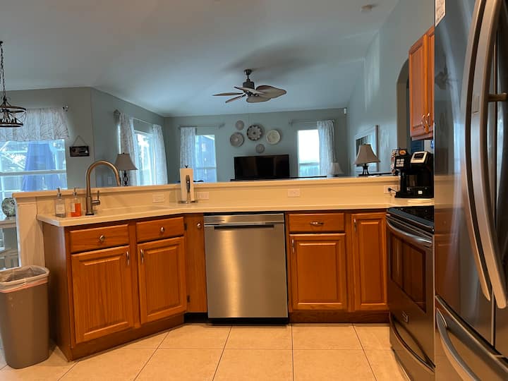 Walters-peaceful & Beautiful Home W/ Heated Pool - ポートセントルーシー, FL