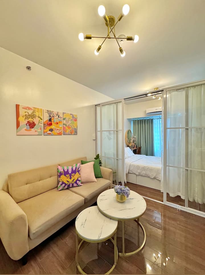 The Home By Chary | City View + Pool + Mall Access - Makati