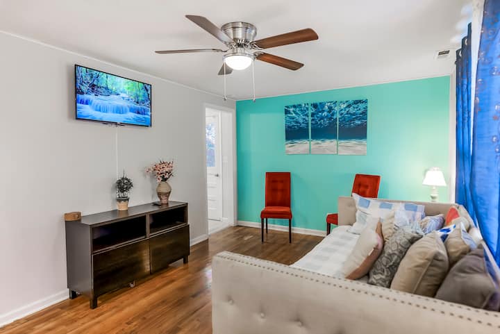 Cozy Home, Quiet, Safe, Wi-fi, Pet Friendly - Overland Park, KS