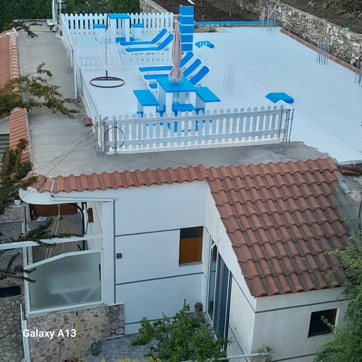 Denni's Home - Sarandë