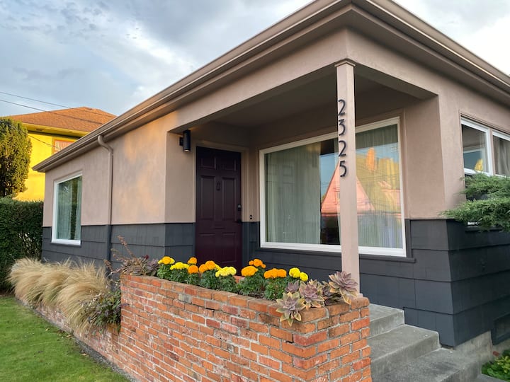 Central, Unique Mid-century Studio - Eureka, CA