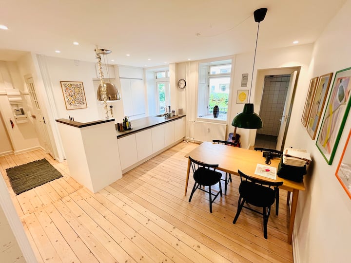 Flot Lejlighed Med Gårdhave Og Altan Nær Centrum - Copenhaguen