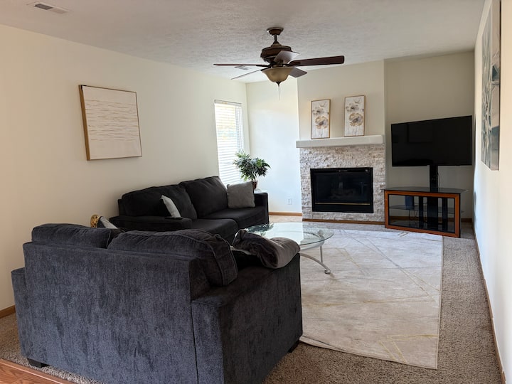 Cozy Near The Highway *Refreshed* - Omaha, NE