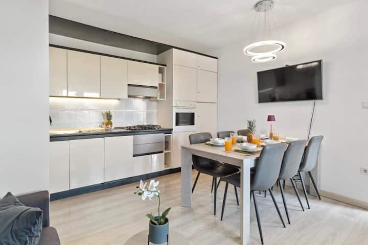 Nat Apartments | Tulip App | 3 Bedrooms & Balcony - Koper