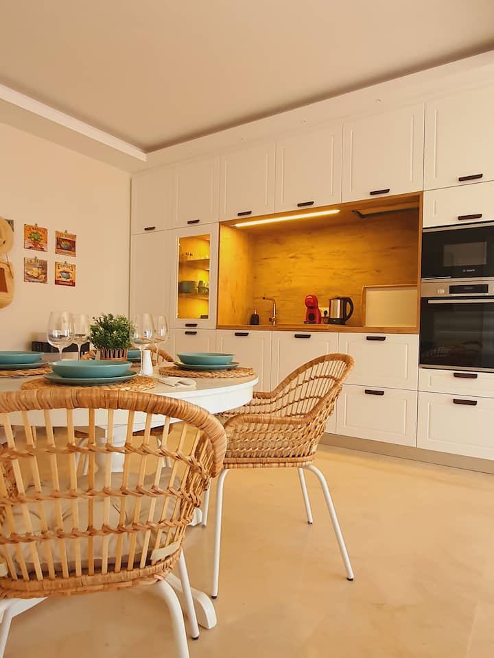 Encantador Apartamento En Puerto De La Duquesa - Manilva