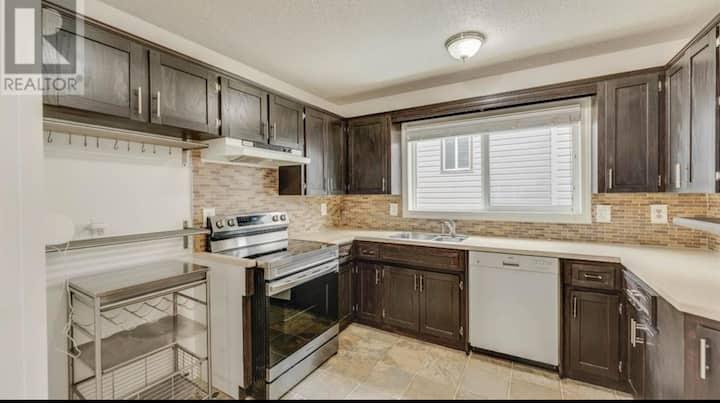 Nice Clean Room With Closet - Calgary