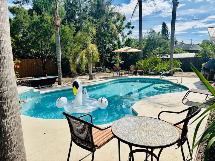 Heated Pool In Old Palm Harbor-la Petite Maison - Palm Harbor, FL