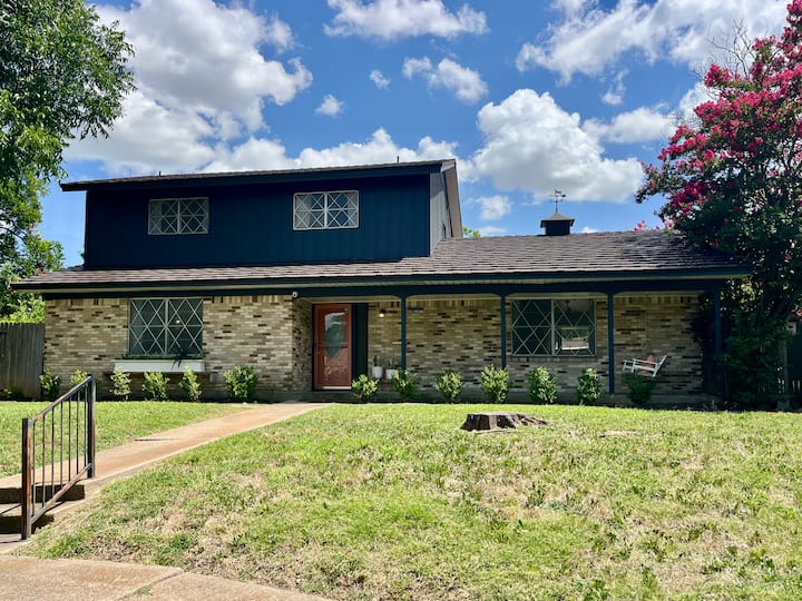 Charming Mid-century Home - Mesquite, TX