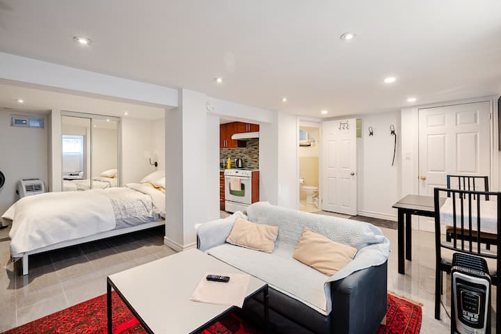 Private Central Toronto Apartment Near Casa Loma - Toronto