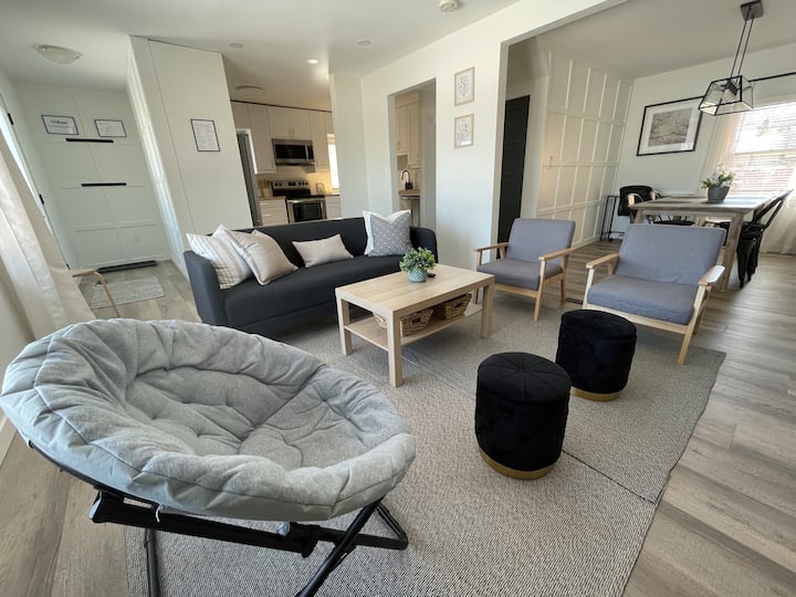 Montague View: Cozy & Bright, Full Kitchen & Park! - Regina