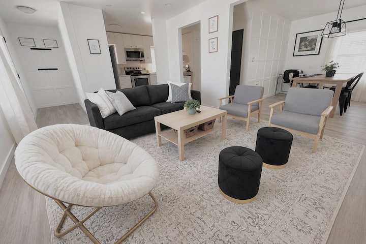Entire Home At Lakeview Park | Quiet & Clean +Ac - Regina