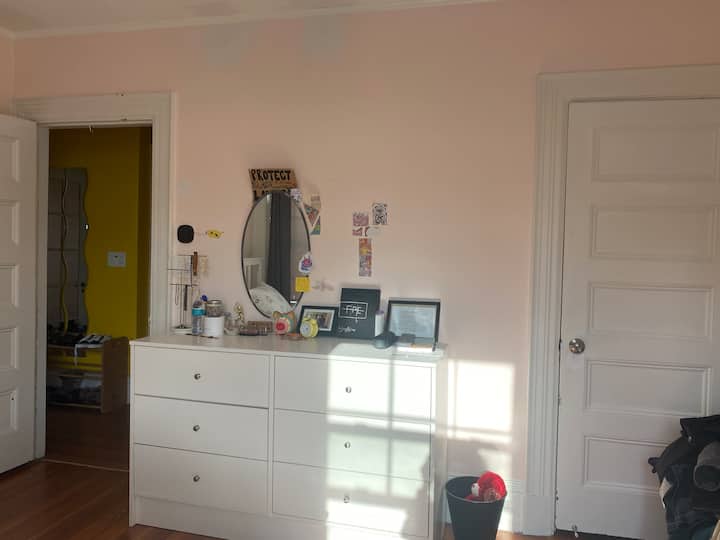 Quiet Tree-lined St. Close To Harvard And Mit - Newton, MA