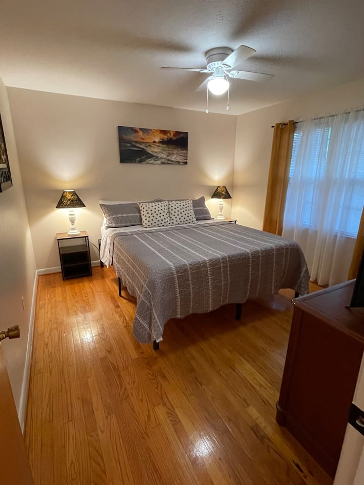 Cali King Bed/full Bed/fenced Yard/roku - Fayetteville, NC