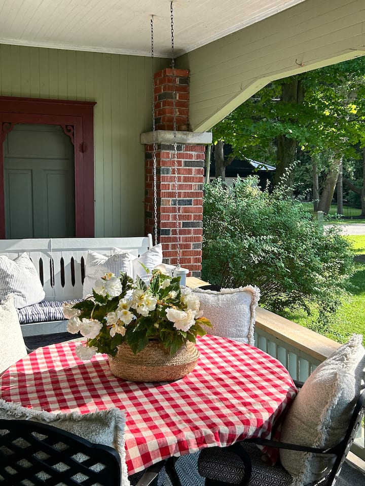 Quintessential Summer Home In Bayfield, Ontario - Bayfield
