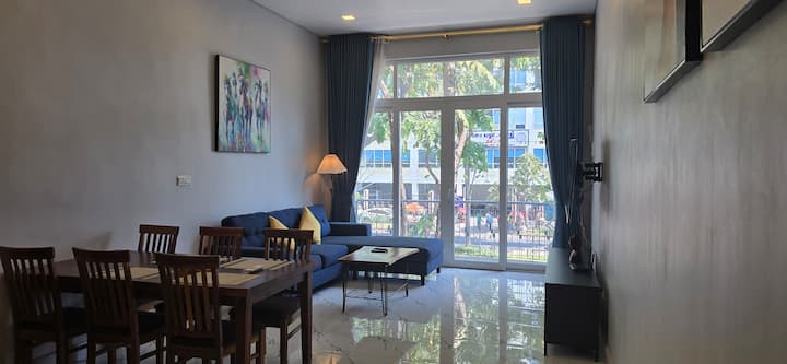 Spacious 1 Bedroom On A Double Tree-lined St. - Nom Pen