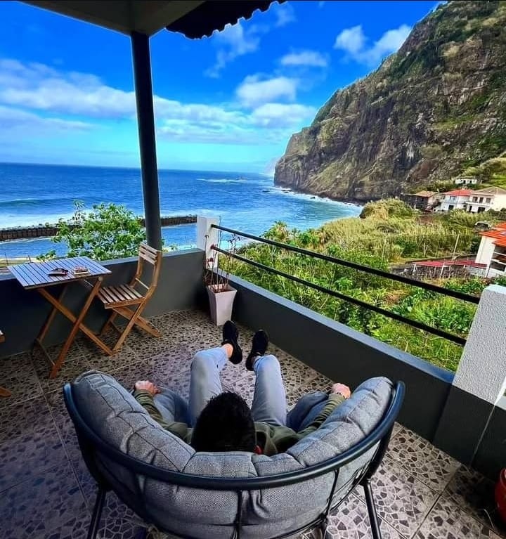 Dhamma Guest House - Portugal