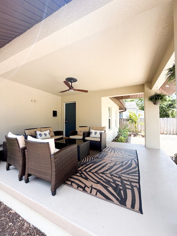 Sunny St. Pete Escape Close To Beach And Downtown - Saint Petersburg, FL