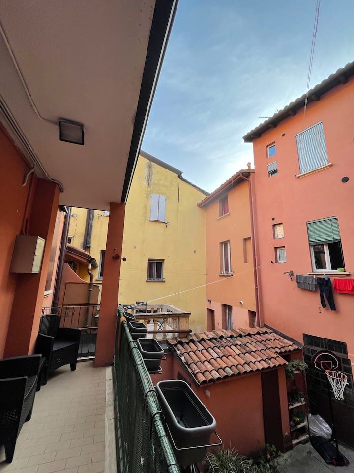 Historic Bella Bologna Retreat - Near Two Towers - Bologna