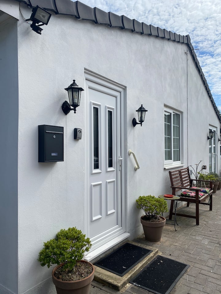 Delightful 1-bedroom Tiny Home With Elegant Garden - Yorkshire