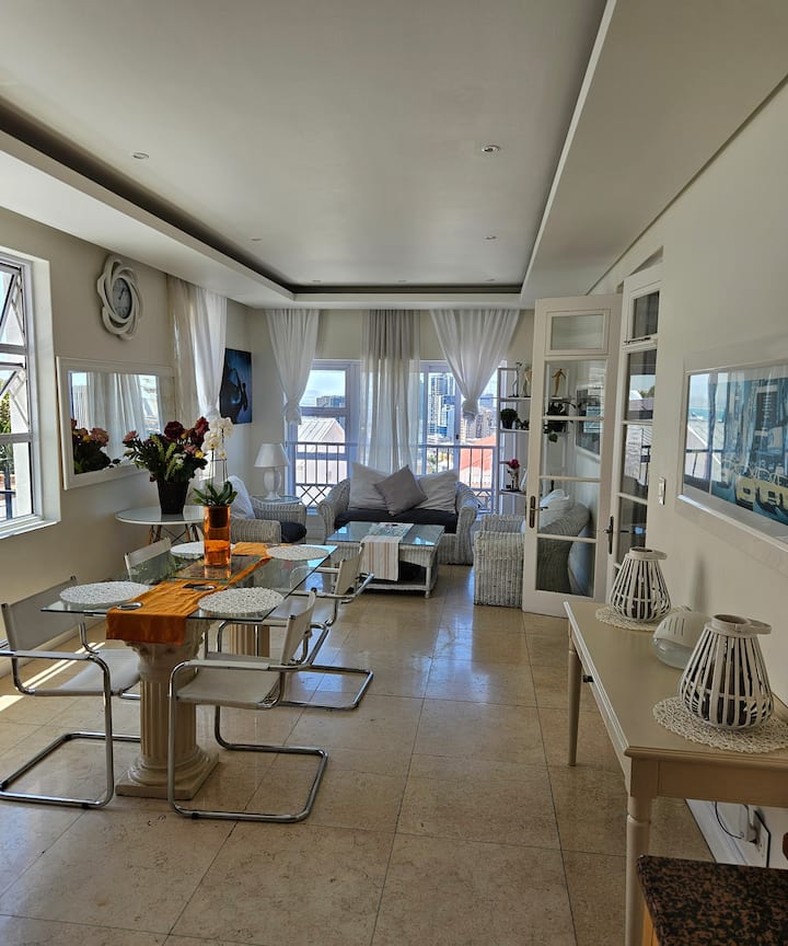 Luxurious City View Living - Camps Bay