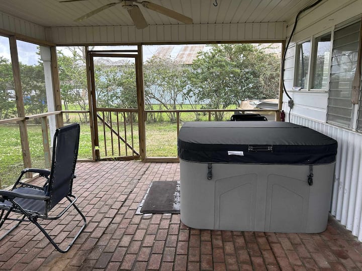 Modern Bayou Retreat With Hot Tub Access - Louisiana